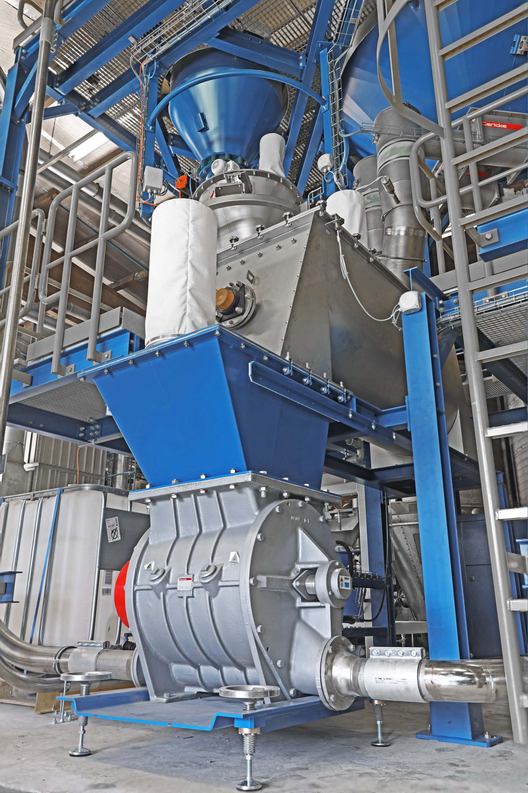 Rotary valves for corrosive atmospheres and abrasive products ...